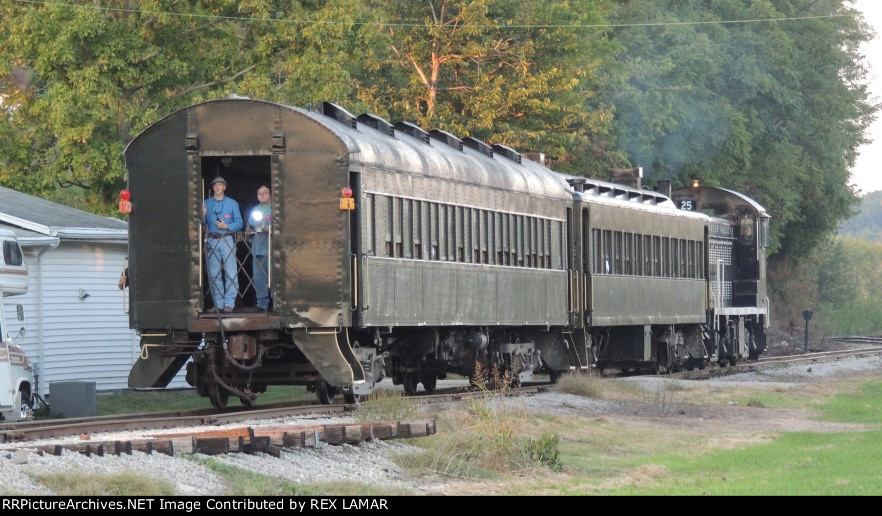 9-28-2013 WVRR EXTRA 25 SOUTH (WVRR MEMBER DINNER TRAIN) MP 57.7 LAUREL LAUREL, IN